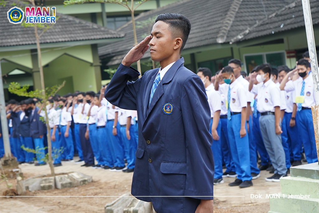 MAN 1 JEMBER MENGAWALI KBM TAHUN PELAJARAN 2022/2023 DENGAN APEL PAGI ...