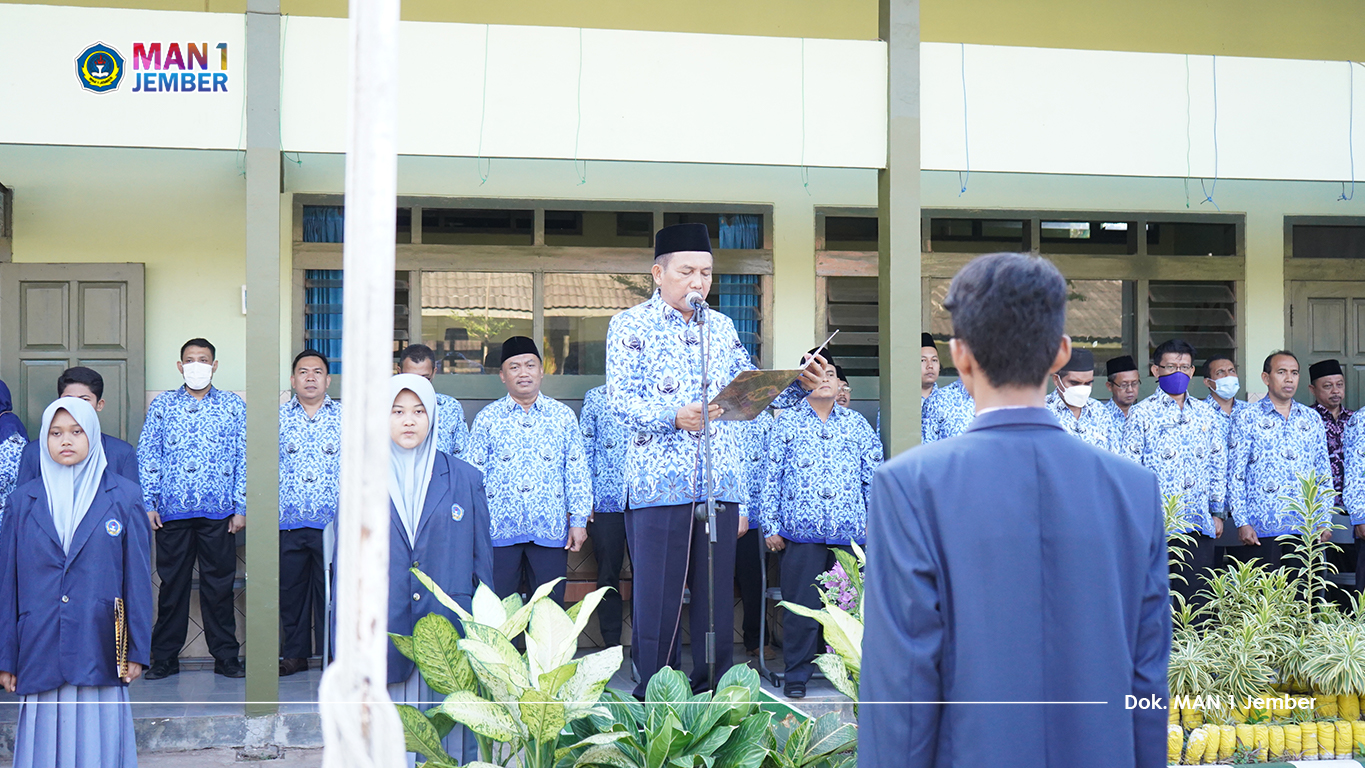 PELAKSANAAN UPACARA BENDERA 17 AGUSTUS 2022 DI MAN 1 JEMBER BERJALAN ...